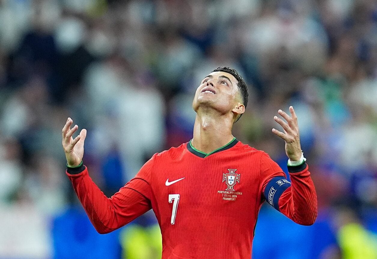 Cristiano Ronaldo semnează un nou contract de fotbalist, la 40 de ani ...