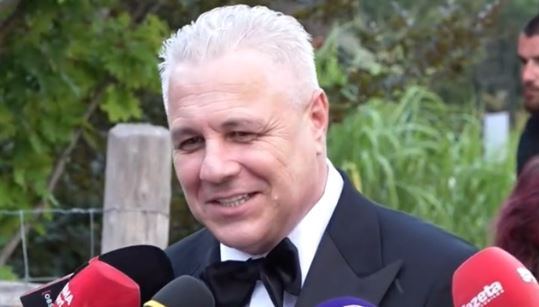Nașul Marius Șumudică, apariție elegantă la nunta lui Denis Drăguș! A ...