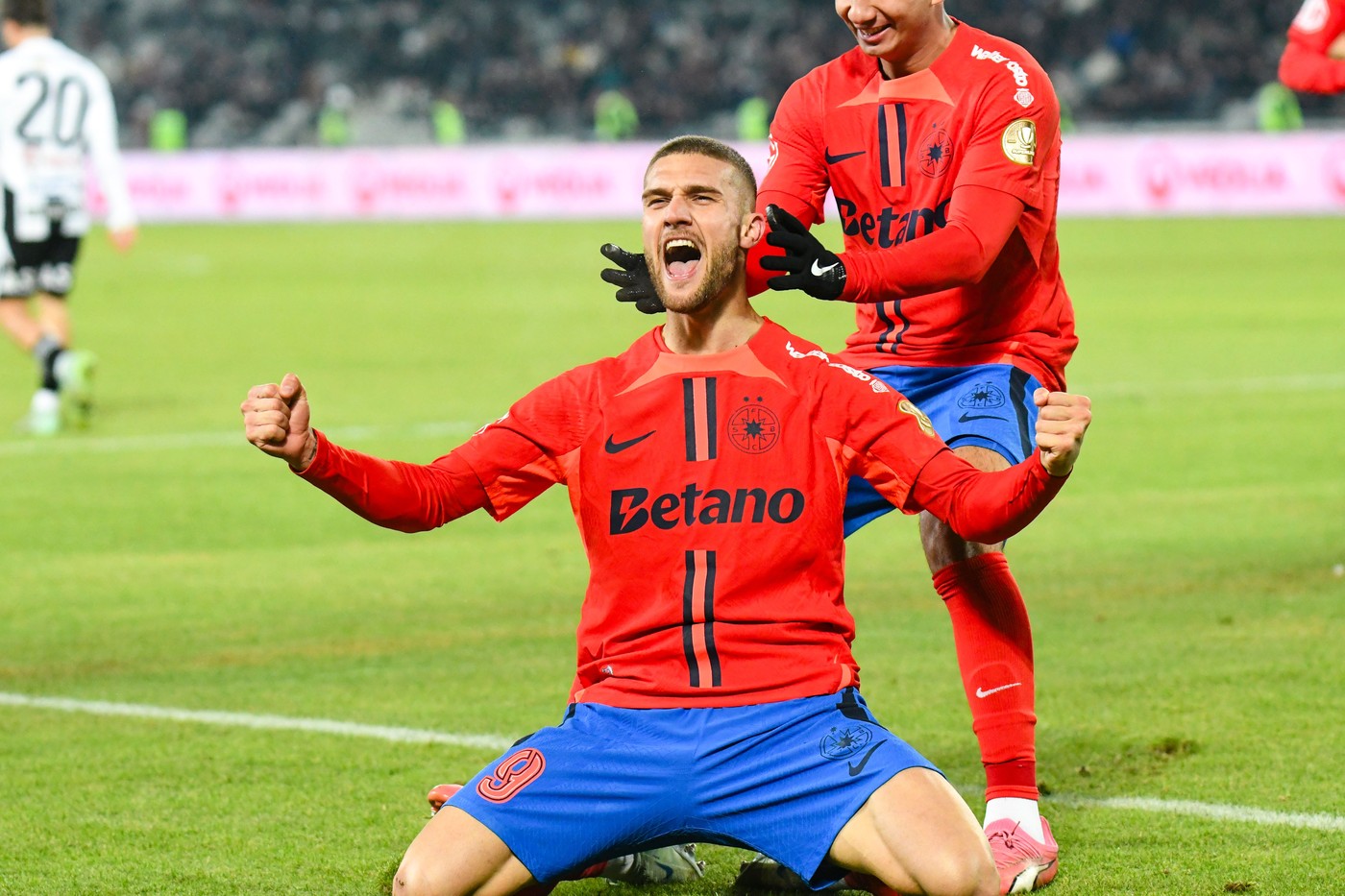 Daniel Bîrligea este noul idol de la FCSB! Ce au scandat fanii în ...